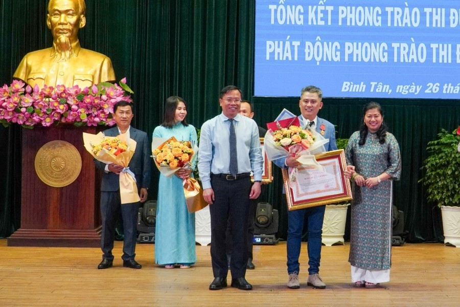 Công ty Qui Phúc và Tổng giám đốc Nguyễn Thanh Hải nhận Huân chương Lao ...