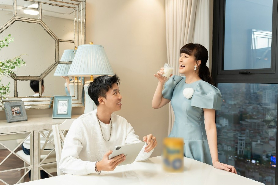 “Táo” Vân Dung khoe căn hộ sang trọng, ngập tràn ánh sáng