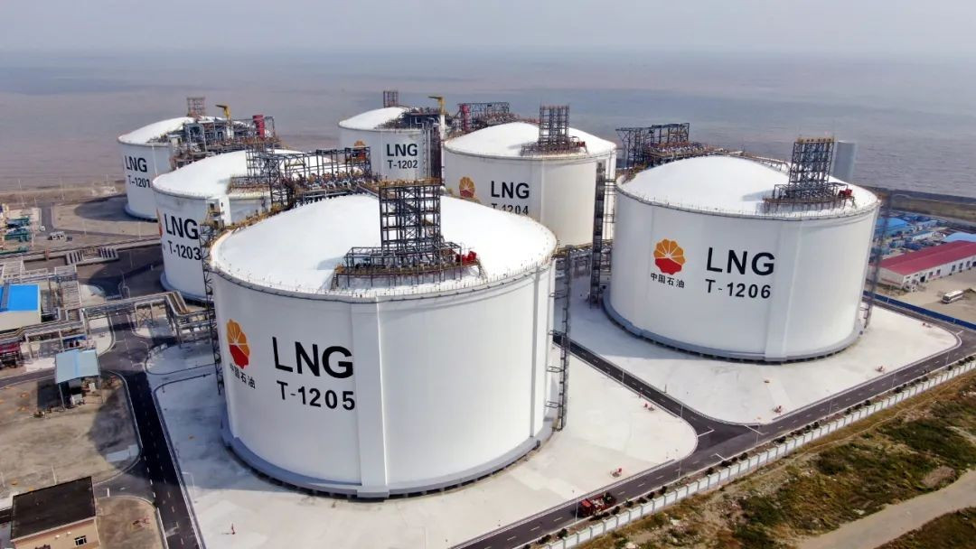Petrovietnam Gas ký hợp đồng dài hạn với Shell về LNG