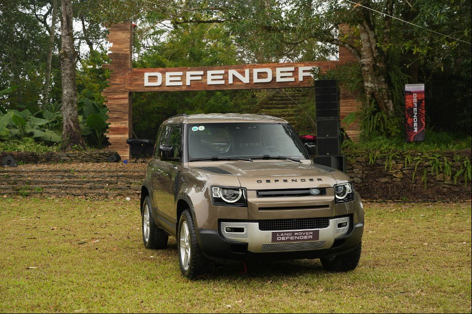 Mẫu xe Land Rover Defender 130 mới chính thức ra mắt thị trường Việt ...