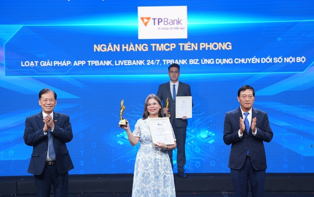 TPBank được vinh danh chuyển đổi số xuất sắc, ghi dấu nỗ lực bền bỉ ...