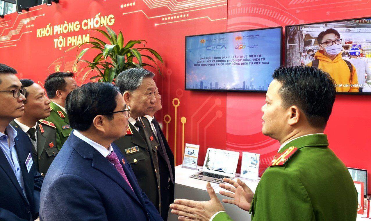 Triển lãm trưng bày về ứng dụng thẻ CCCD gắn chip điện tử | Thương gia ...